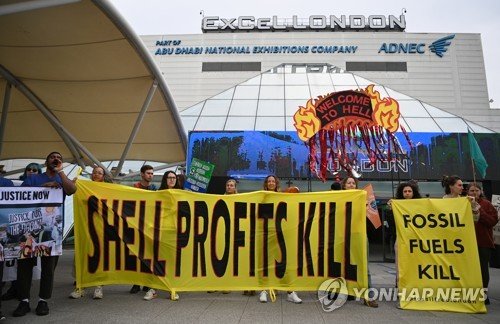 BRITAIN SHELL AGM PROTESTS : 네이트 뉴스