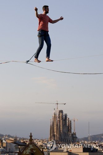 SPAIN TIGHTROPE WALKING : 네이트 뉴스