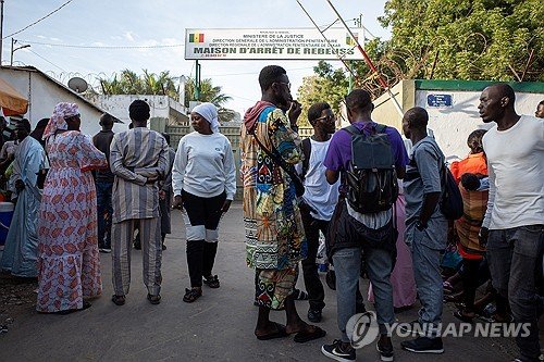 SENEGAL POLITICAL PRISONERS RELEASED : 네이트 뉴스