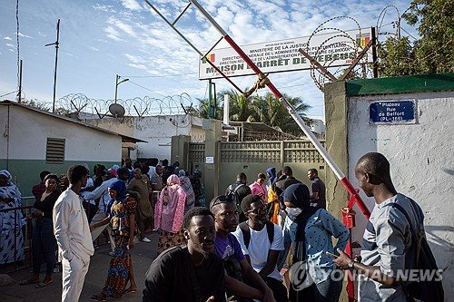 SENEGAL POLITICAL PRISONERS RELEASED : 네이트 뉴스