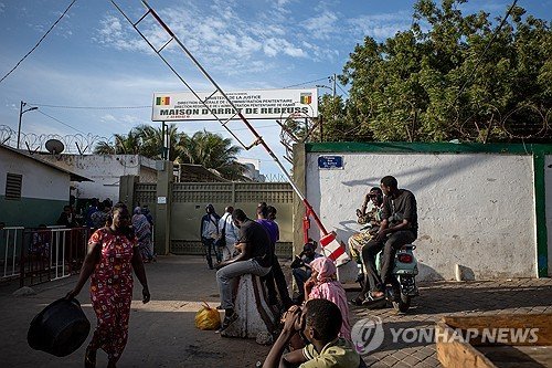 SENEGAL POLITICAL PRISONERS RELEASED : 네이트 뉴스