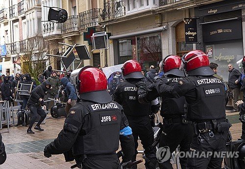 SPAIN BASQUE COUTRY RIOTS : 네이트 뉴스