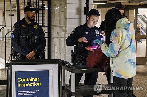 USA NEW YORK SUBWAY BAG CHECKS : 네이트 뉴스