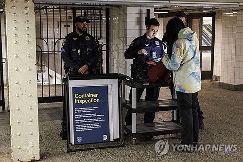 USA NEW YORK SUBWAY BAG CHECKS : 네이트 뉴스
