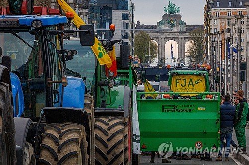 BELGIUM FARMERS PROTEST : 네이트 뉴스
