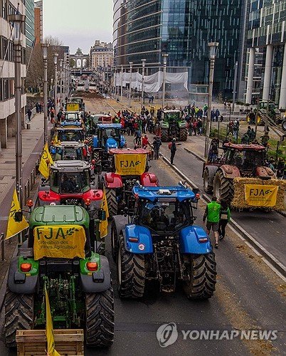 BELGIUM FARMERS PROTEST : 네이트 뉴스