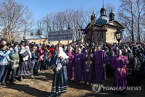 POLAND RELIGION EASTER RITES POLAND BELIEF GOOD FRIDAY : 네이트 뉴스