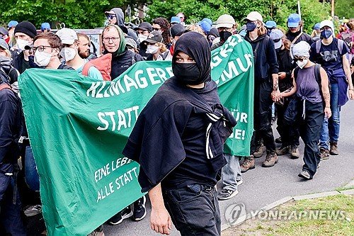 GERMANY TESLA PROTEST : 네이트 뉴스