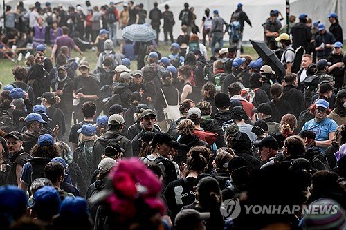 GERMANY TESLA PROTEST : 네이트 뉴스
