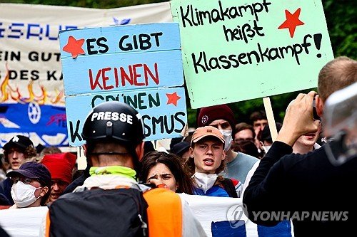 GERMANY TESLA PROTEST : 네이트 뉴스