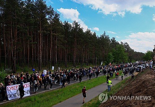 GERMANY TESLA PROTEST : 네이트 뉴스