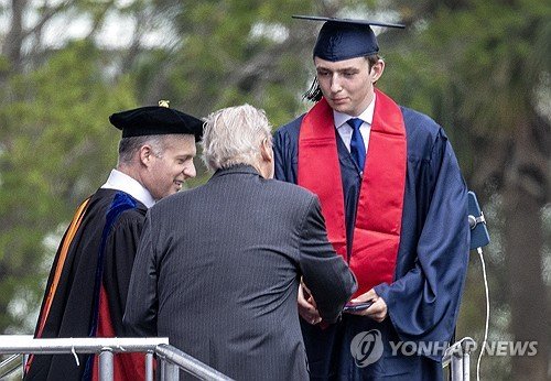 USA TRUMP GRADUATION : 네이트 뉴스