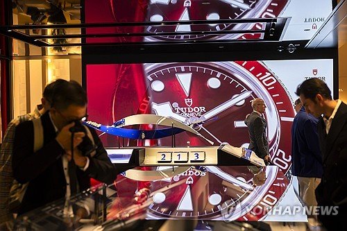 SWITZERLAND WATCHES WONDERS FAIR : 네이트 뉴스