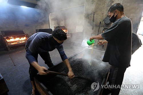 INDONESIA PHOTO SET TRADITIONAL COFFEE ROASTERY : 네이트 뉴스