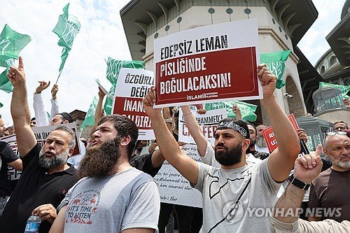 TURKEY PROTEST LEMAN MAGAZINE : 네이트 뉴스