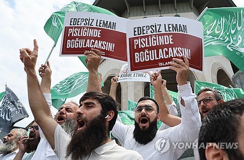 TURKEY PROTEST LEMAN MAGAZINE : 네이트 뉴스