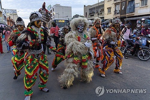 SENEGAL DAKAR CARNIVAL PARADE : 네이트 뉴스
