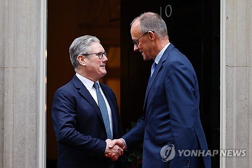 BRITAIN UKRAINE DIPLOMACY : 네이트 뉴스