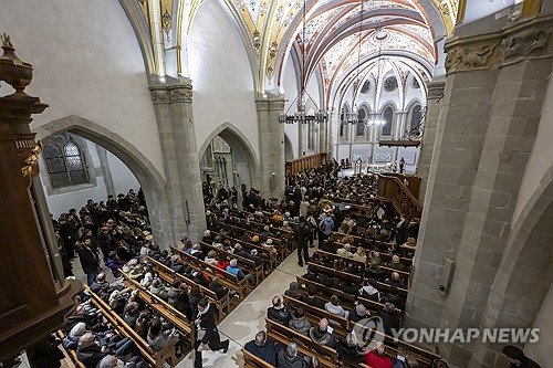 SWITZERLAND CRANS-MONTANA FIRE TRIBUTE : 네이트 뉴스