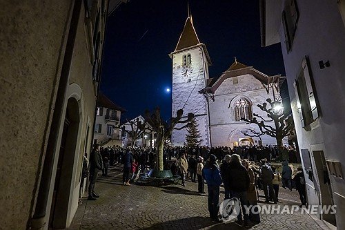 SWITZERLAND CRANS-MONTANA FIRE TRIBUTE : 네이트 뉴스