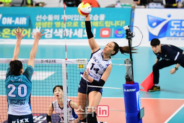 '어나이 34점 폭발' IBK기업은행, GS칼텍스 꺾고 3연패 탈출 : 네이트 스포츠