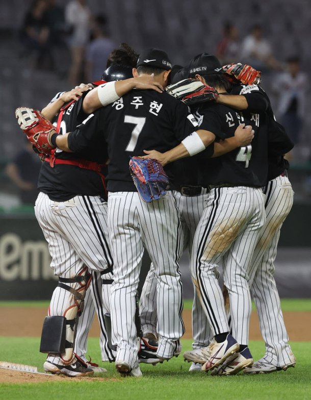 '장단 18안타' LG, SSG에 14-0 대승…선두 자리 탈환 : 네이트 스포츠