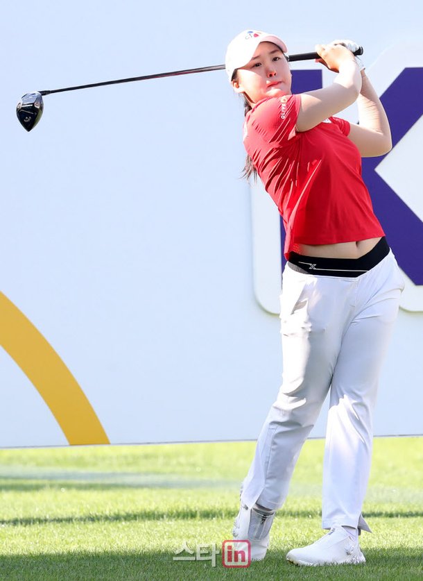 [포토]KG 레이디스 오픈 2라운드 출발하는 LI Shuying : 네이트 스포츠