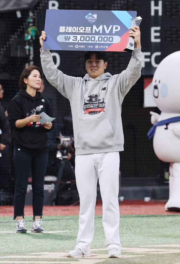 '불펜마당쇠'서 '가을야구 주역' 변신한 'PO MVP' 손동현 : 네이트 스포츠