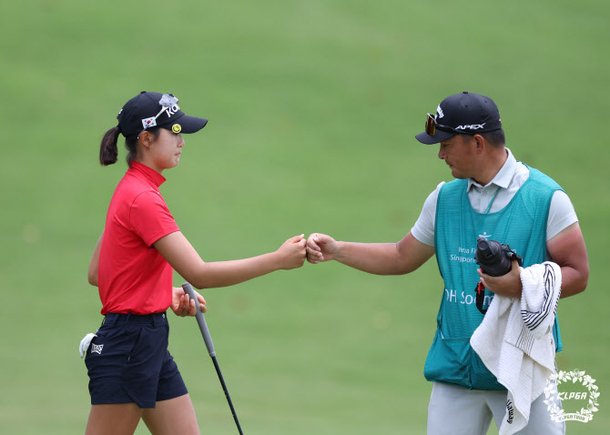 16세 아마추어 오수민, KLPGA투어 개막전 3R 3타 차 단독 선두 : 네이트 스포츠