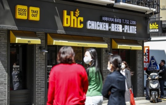 치킨 앙숙 BBQ vs BHC, 판결에 서로 '승소' 주장…진짜 승자는 어디길래? : 네이트 뉴스