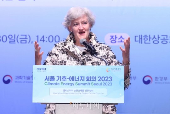 [포토] 'CESS 2023' 축사하는 타마라 모휘니 주한캐나다 대사 : 네이트 뉴스