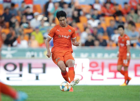 [공식발표] '멀티골+10골 고지' 김지현, 29R MVP 선정…K리그2는 조규성 : 네이트 스포츠