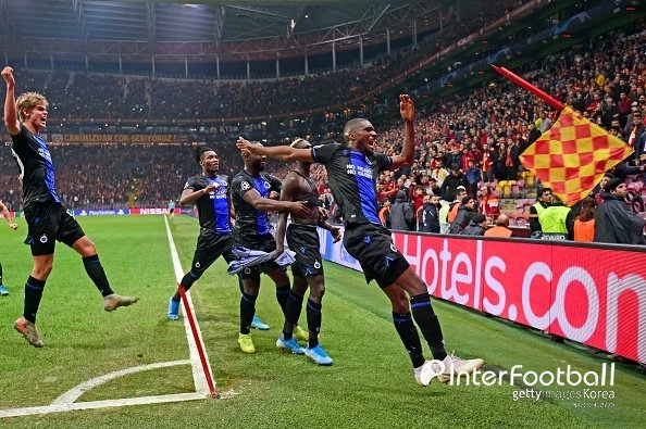 [UCL ISSUE] '경고 까먹은' 브뤼헤 선수들, 세리머니하다 경고누적 '황당 퇴장' : 네이트 스포츠