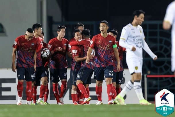 [K리그2 리뷰] '고승범 1G 1AS' 김천, 전남 3-1 제압…'전남 4위 마감' : 네이트 스포츠