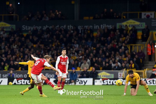 [EPL 리뷰] '외데가르드 멀티골!' 아스널, 울버햄튼 2-0 제압…'8G 무패+맨시티와 5점 차 1위' : 네이트 스포츠