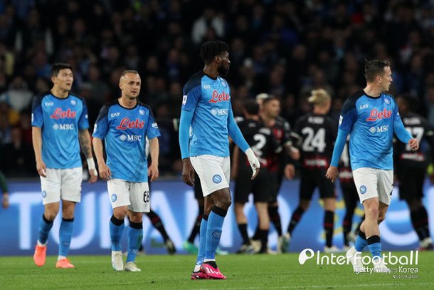 나폴리 파훼법 찾은 AC밀란, UCL 8강은 어쩌나 : 네이트 스포츠