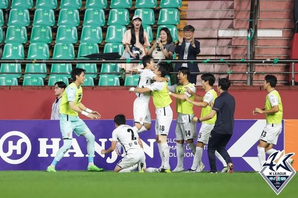 [K리그1 리뷰] '1-0→1-2→4-2', 포항, 제주에 4-2 역전승…완델손 1분 만에 '1G 1AS' : 네이트 스포츠