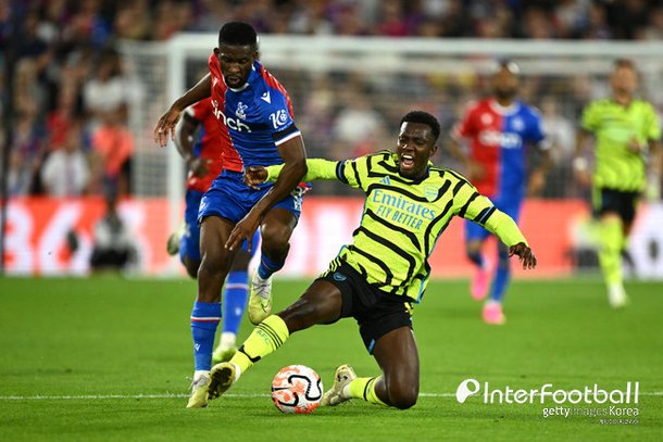 [EPL 리뷰] '토미야스 퇴장' 아스널, 외데가르드 PK 결승골로 팰리스에 1-0 신승…2연승 질주 : 네이트 스포츠