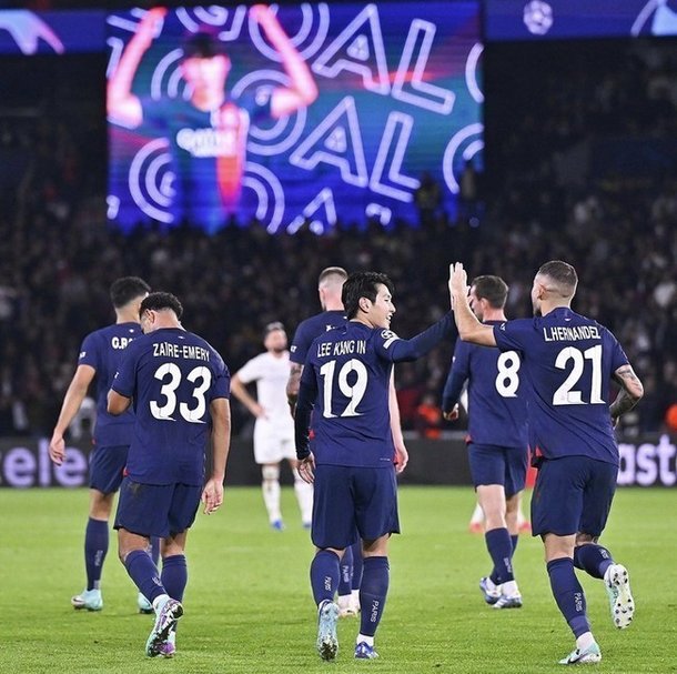 '3경기 2G 1AS' 물 오른 이강인, 금테 안경 낀 채 밀라노 도착…현지 매체 '선발 전망' : 네이트 스포츠