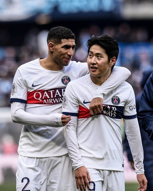 '이강인 차출+부상자' PSG, 겨울에 '베테랑 MF' 영입 추진 : 네이트 스포츠