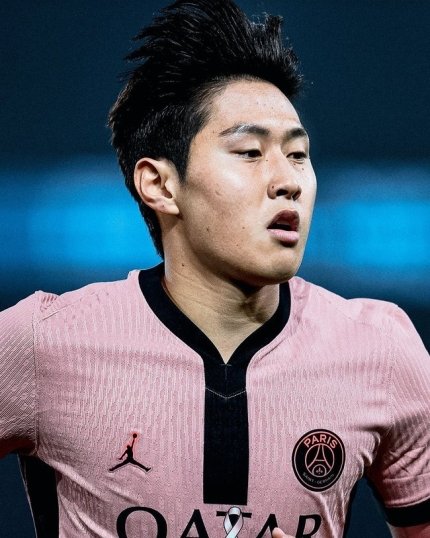 'EPL 관심' 이강인, 파리지옥 갇혔다 "PSG, 황금알 낳는 거위 LEE 절대 안 보낸다"…아스널-맨유-뉴캐슬 관심 차단 : 네이트 스포츠