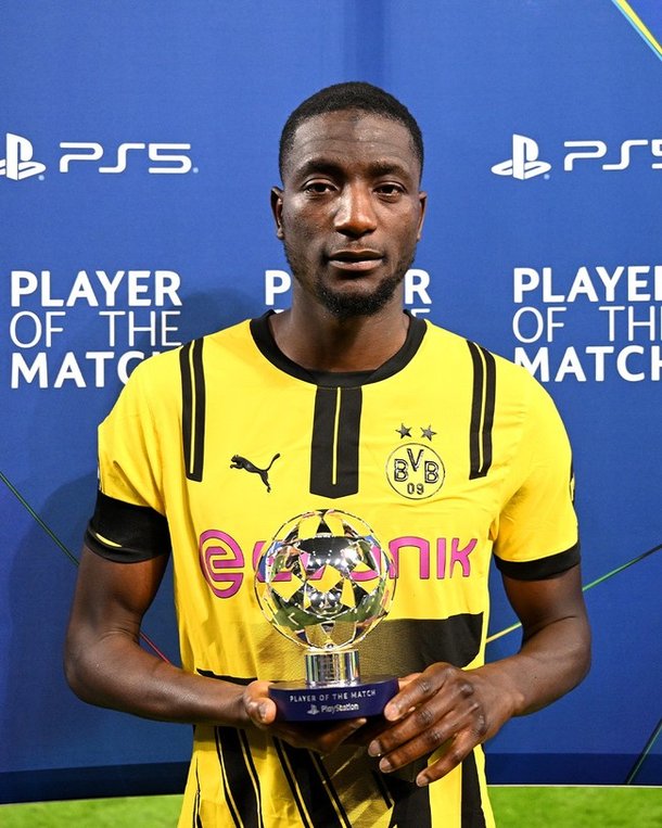 [UCL ISSUE] 탈락했는데 '이주의 선수'?…주인공은 '바르셀로나 상대 해트트릭 FW' : 네이트 스포츠