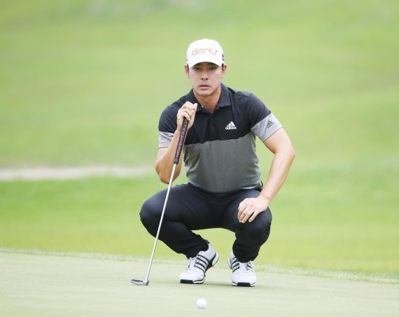 '원조 꽃미남' 홍순상, KEB 하나은행 인비테이셔널 2R 4타차 단독 선두 : 네이트 뉴스