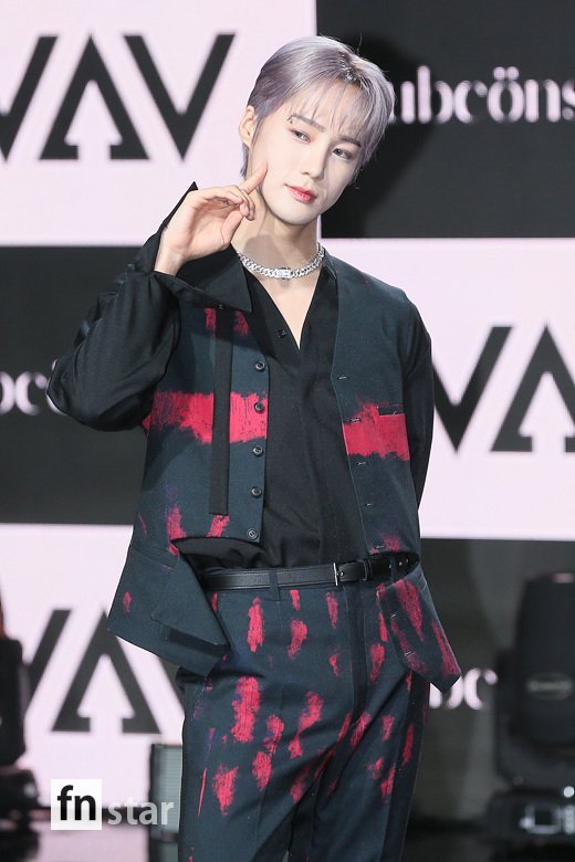 [포토] VAV 에이노. '섹시한 볼터치' : 네이트 연예