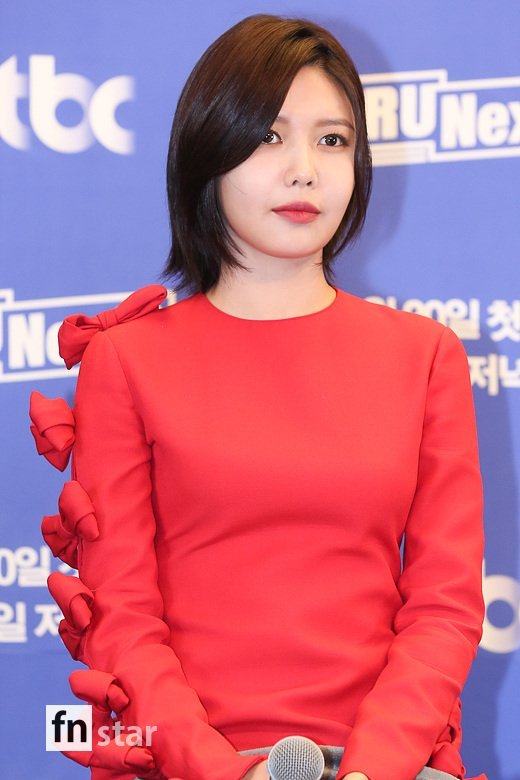 [포토] 최수영, 'RUNEXT의 MC' : 네이트 연예