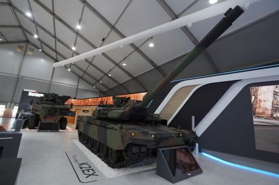 현대로템, 포탑 무장 '30t급 차륜형장갑차' 실물 최초 공개 : 네이트 뉴스