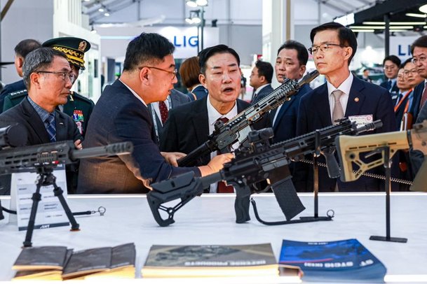 SNT모티브·SNT다이내믹스, '서울 ADEX 2023' 참가…신형 화기 전시 : 네이트 뉴스