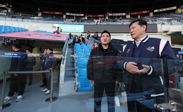 허구연 총재, 2027년까지 KBO 이끈다…만장일치로 총재 후보 추천 : 네이트 뉴스