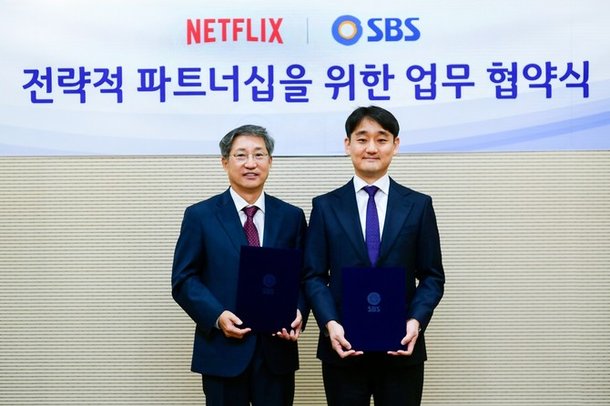 넷플릭스, 최초 방송사 'SBS'와 맞손…경쟁 심화되는 OTT : 네이트 뉴스
