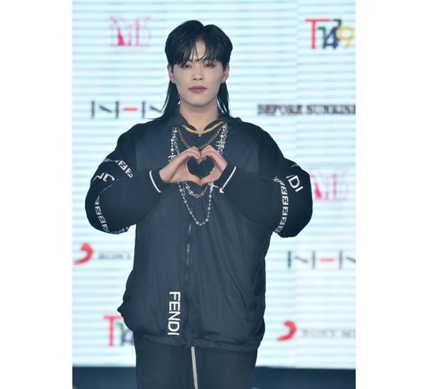 T1419 노아 "첫 무대 공개, 이제야 데뷔 실감 나" : 네이트 연예